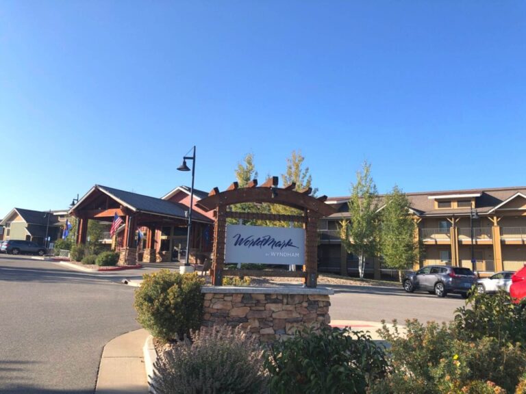 What to Expect Visiting Glenwood Hot Springs with Kids